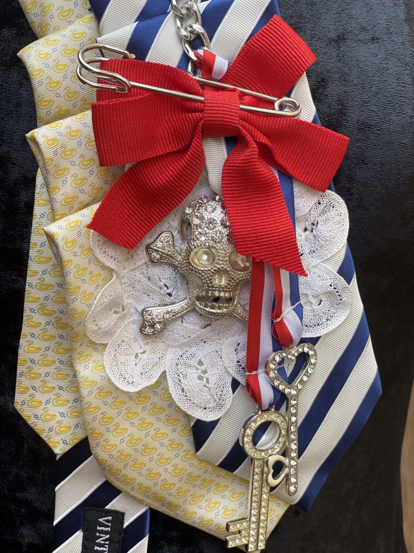 VIVE LA FRANCE (Tie/Belt) – Vintage With A Vengeance
